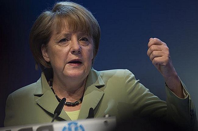 Merkel hails Greek progress in cutting debt