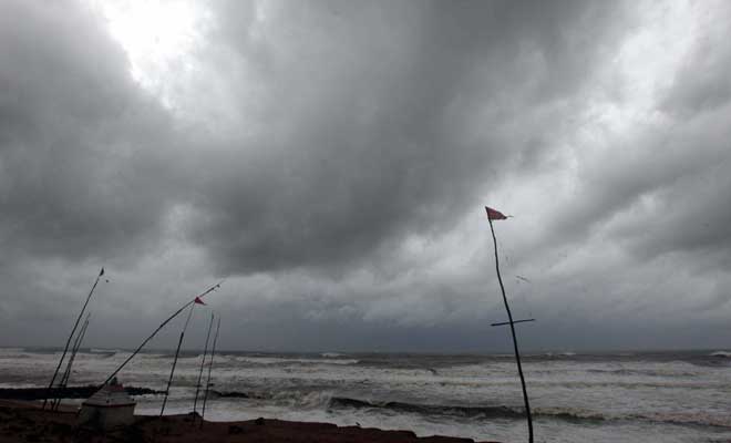 Heavy rain, high wind lash Andhra as cyclone nears coast - IndiaVision ...